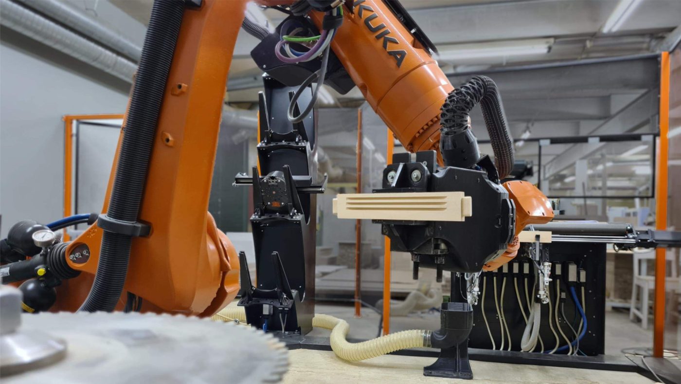 Robot do produkcji mebli RoboMill » Katalog maszyn Drewno.pl